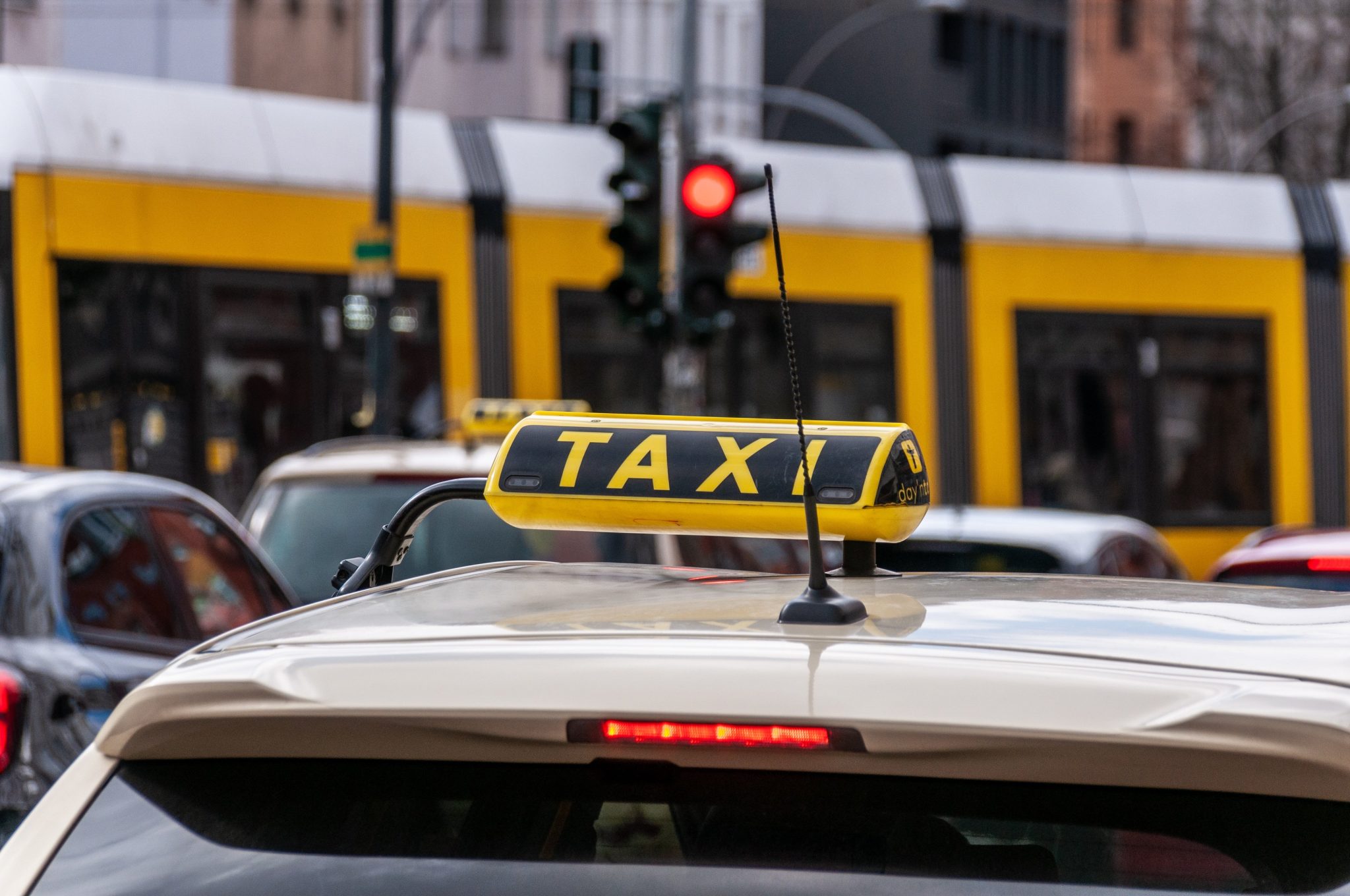 Durva lehúzások a budapesti taxiknál: razziát tartottak – Hírextra